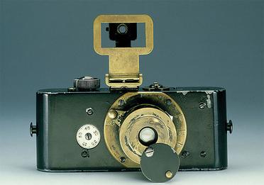 First Camera Invented By Alexander Wolcott
